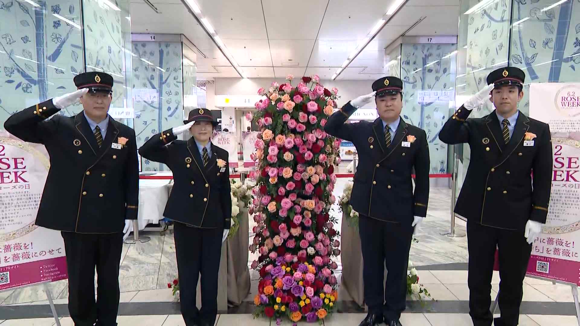 JR博多駅の駅長が利用者に「バラ」手渡しで感謝の言葉－6月2日はローズの日 - RKB毎日放送