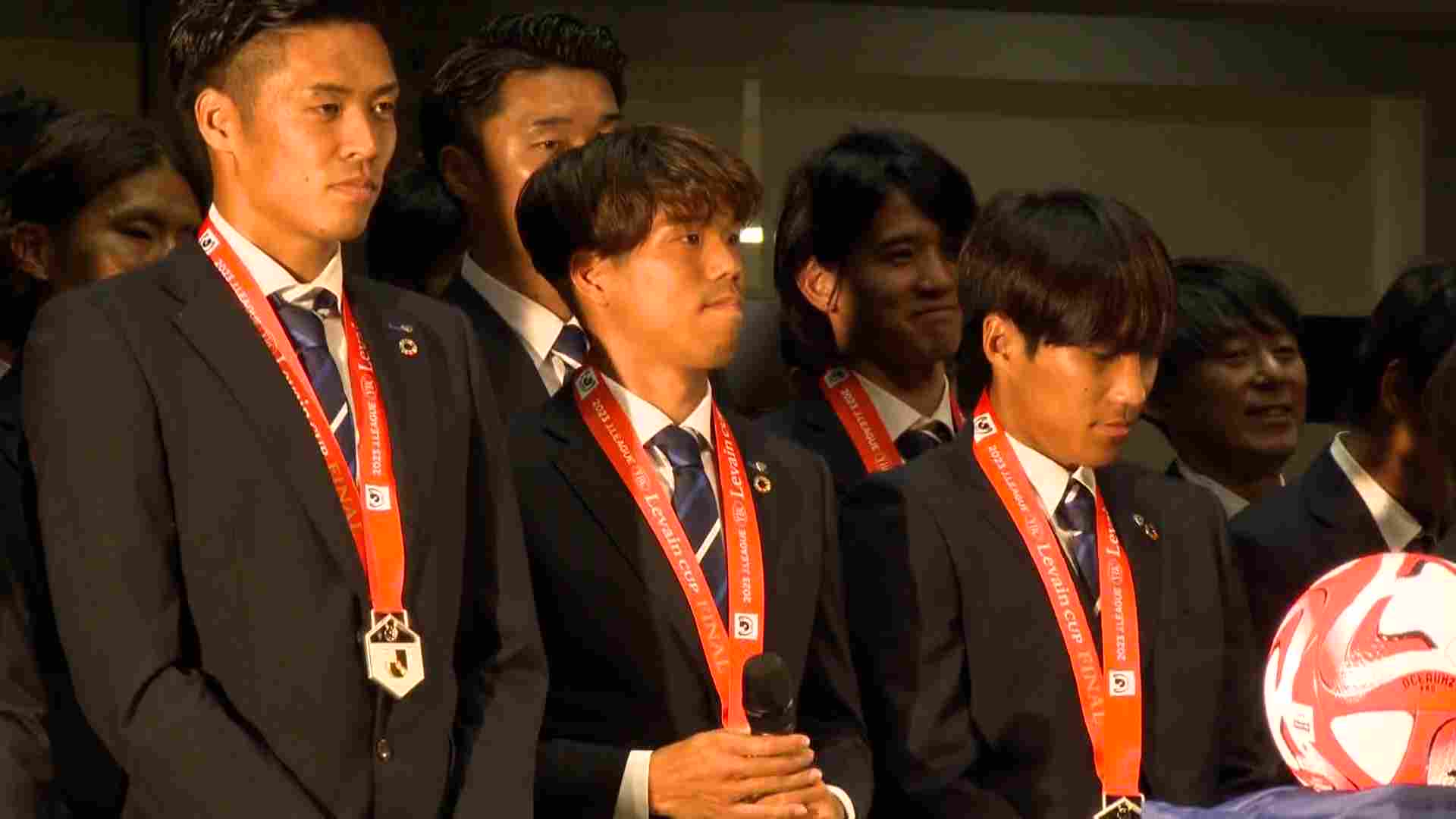 「みんながMVP。みんな、最高でした」祝勝会でアビスパ選手たち、ファンと喜び分かち合う - RKB毎日放送