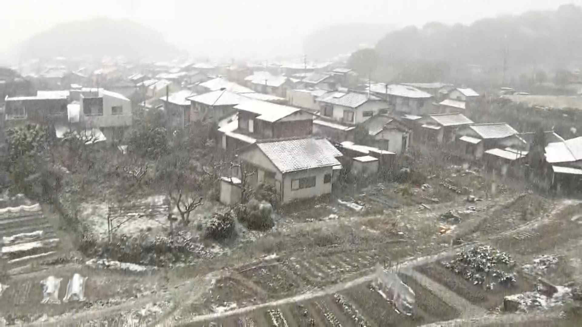 「夏タイヤ」で峠に…JAFに密着すると車2台がスリップして立ち往生していた…金曜日の昼前にかけて平地でも「大雪」のおそれ - RKB毎日放送