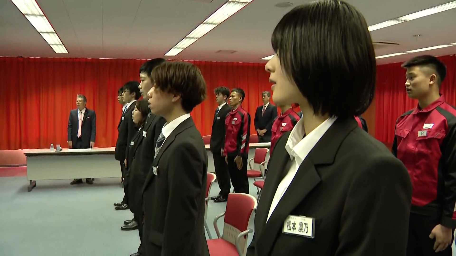 「初任給を4万5000円上げます」新社会人にサプライズ昇給 ホークスの入社式は「入団会見」方式で - RKB毎日放送