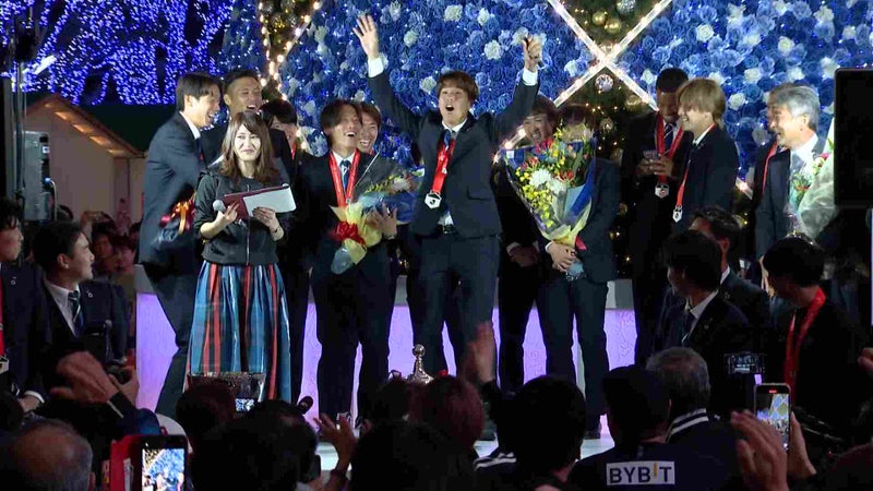 「みんながMVP。みんな、最高でした」祝勝会でアビスパ選手たち、ファンと喜び分かち合う - RKB毎日放送